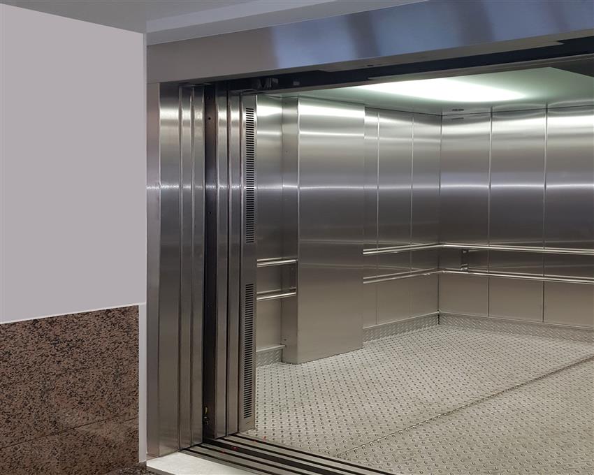 FingerSafe: Optical Finger Trapping Prevention Device